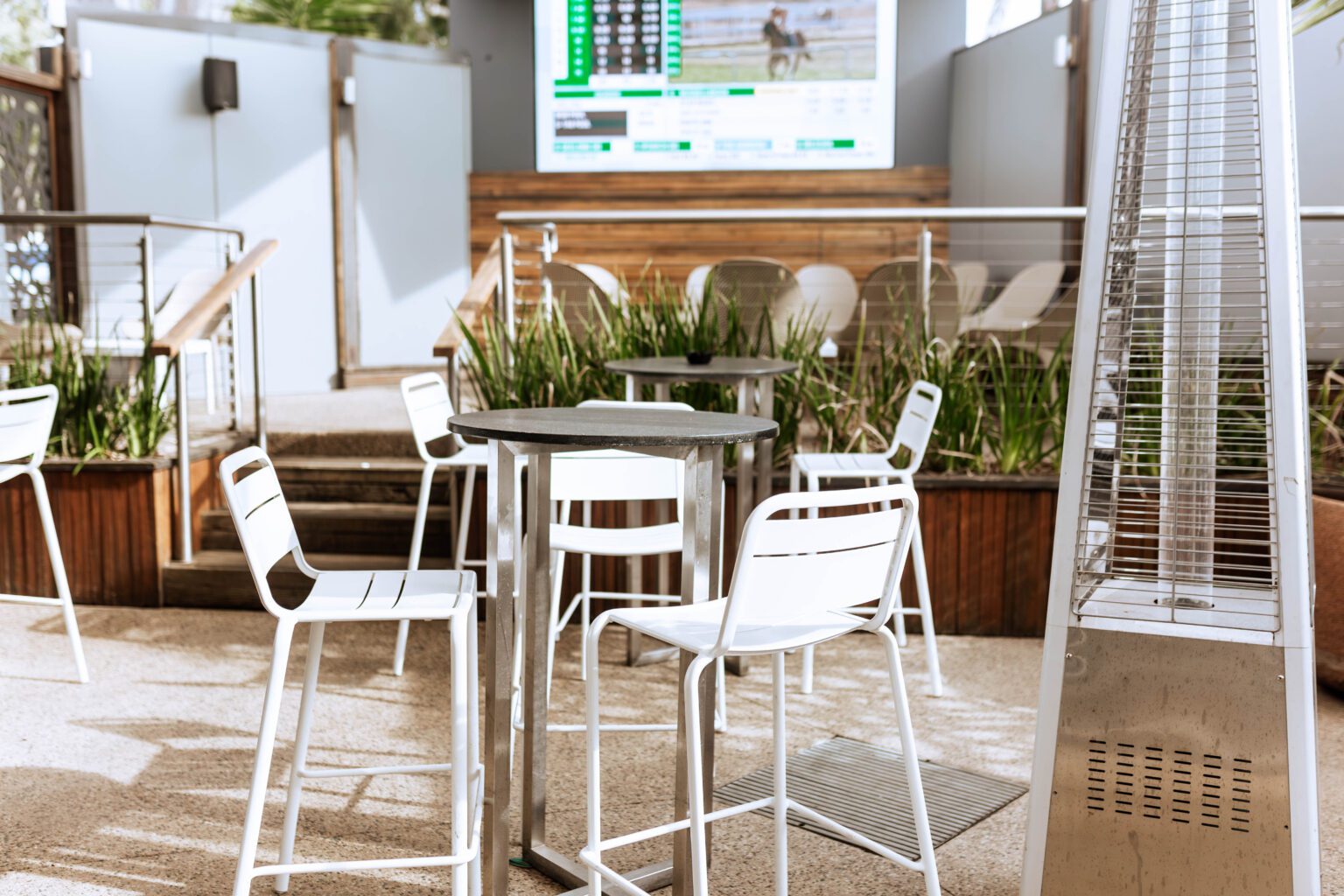 Flagstaff Hotel - Bistro, bar and beer garden in Darlington, Adelaide