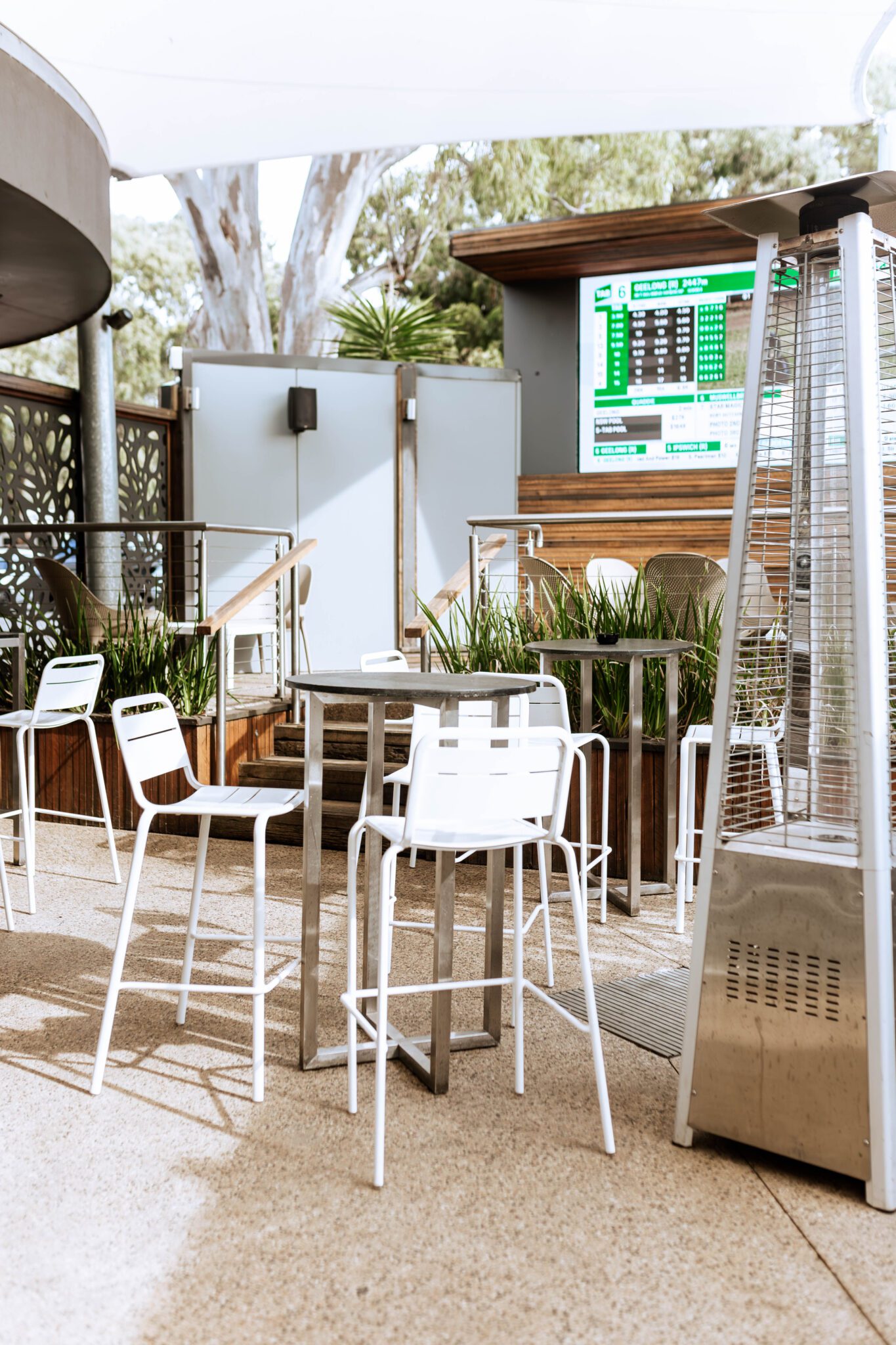 Flagstaff Hotel - Bistro, bar and beer garden in Darlington, Adelaide