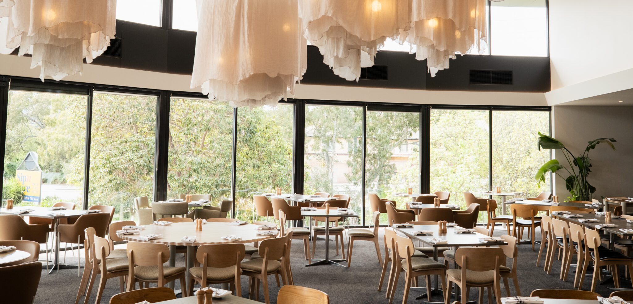 Flagstaff Hotel - Bistro, bar and beer garden in Darlington, Adelaide